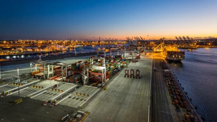 Port of Oakland’s TraPac Terminal Opens at Night for Truckers | Seawanderer