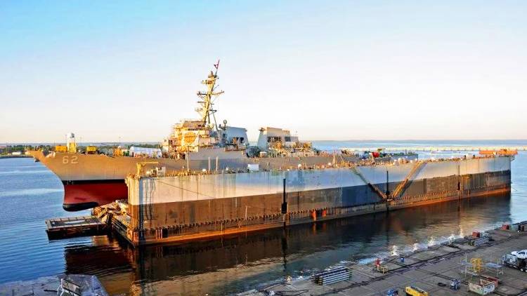 USS Fitzgerald Refloated | World Maritime News Portal